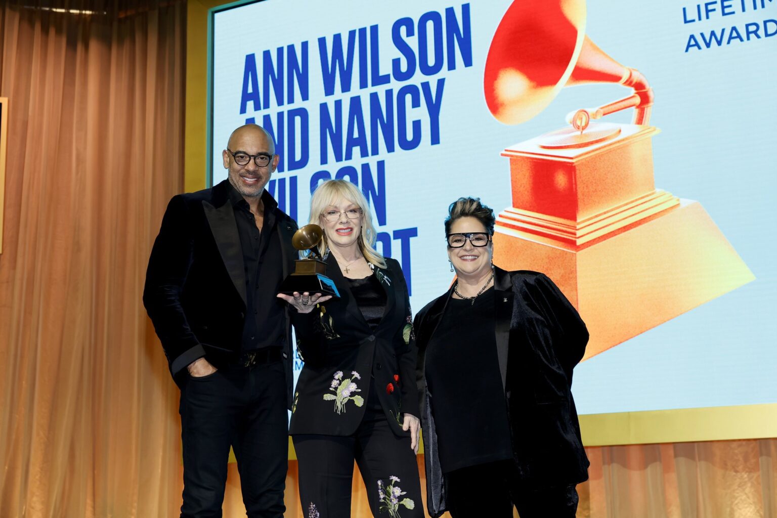 Ann Wilson promo flyers pop up at Heart shows – www.heartlinker.nl ...