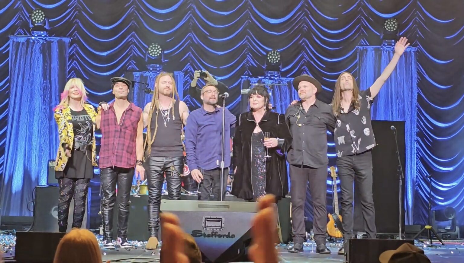 Ann Wilson promo flyers pop up at Heart shows – www.heartlinker.nl ...